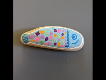 Jouez aux galets peints : cherchez, cachez, suivez